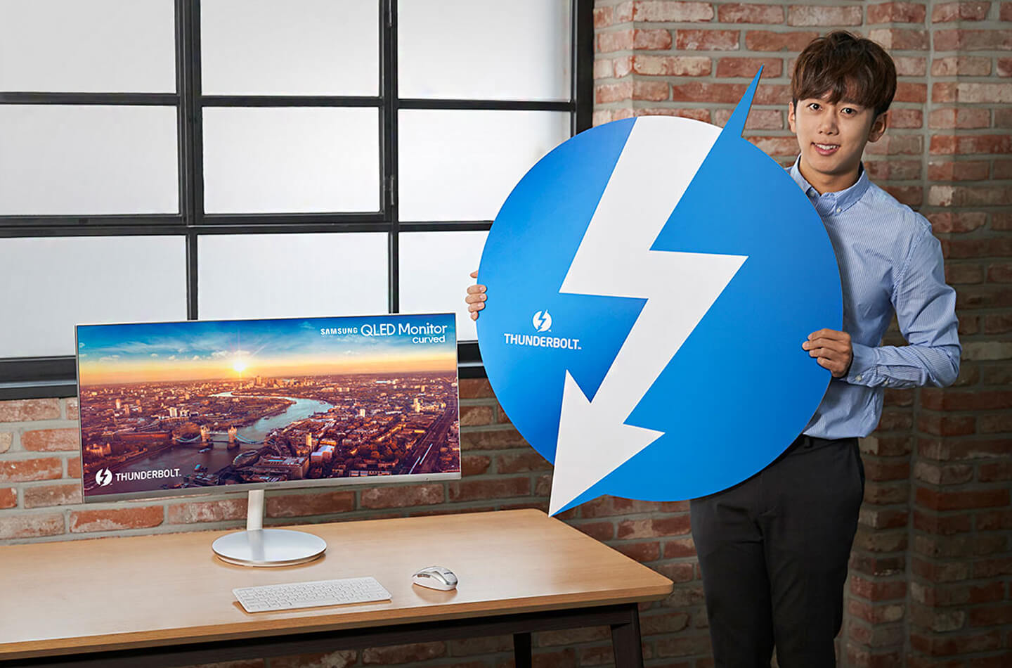 Samsung Curved QLED monitor | LetsGoDigital