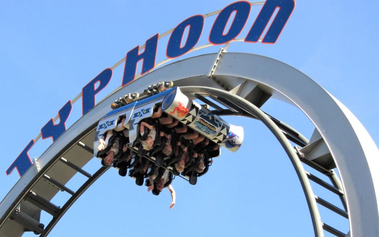 Typhoon de looping-achtbaan in Bobbejaanland | LetsGoDigital