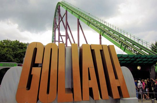 Ferrari Land het pretpark in Spanje met Red Force achtbaan | LetsGoDigital