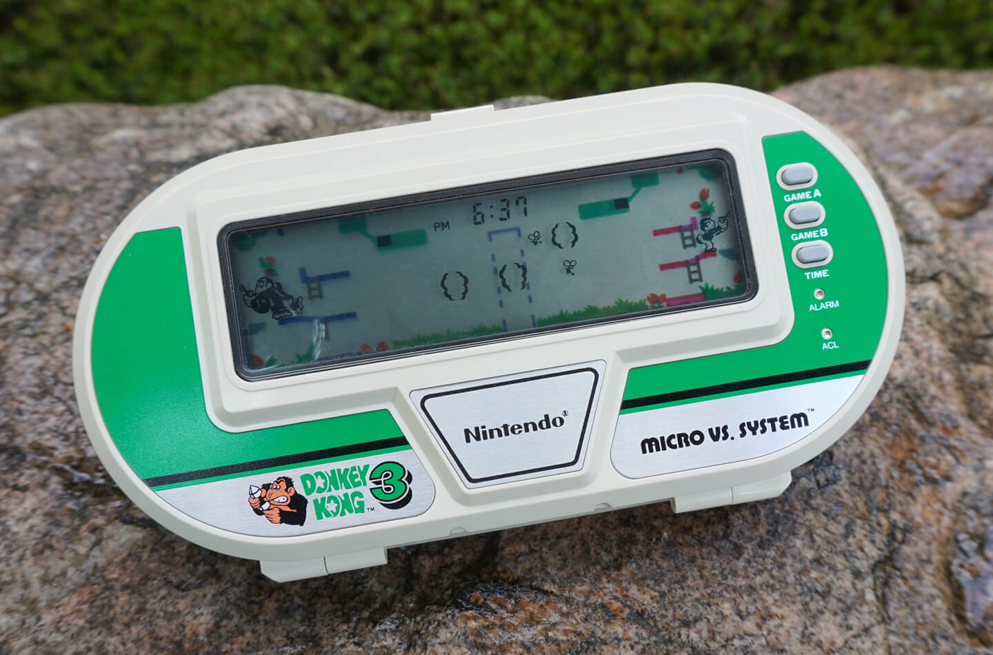 Nintendo retro handheld met Donkey Kong | LetsGoDigital