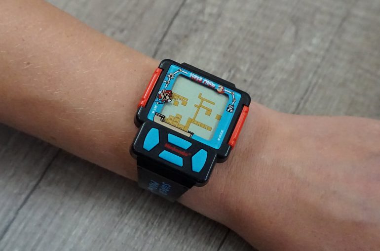Nintendo Game Watch met Super Mario Bros 3 | LetsGoDigital