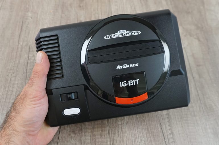 Sega Mega Drive Flashback spelcomputer met retro games | LetsGoDigital