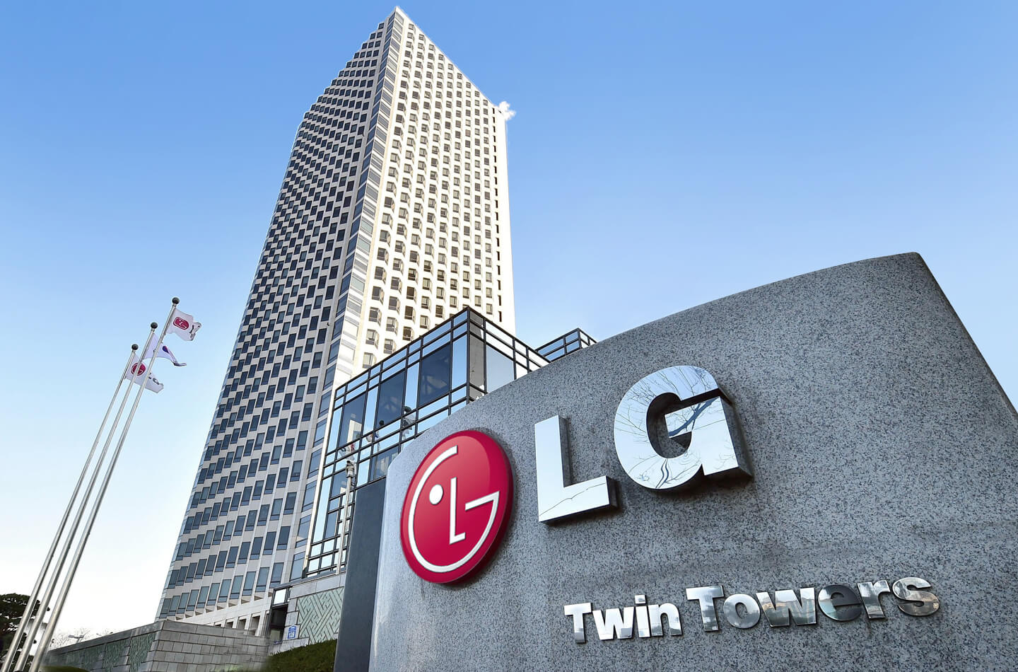 LG Q60 middenklasse smartphone | LetsGoDigital